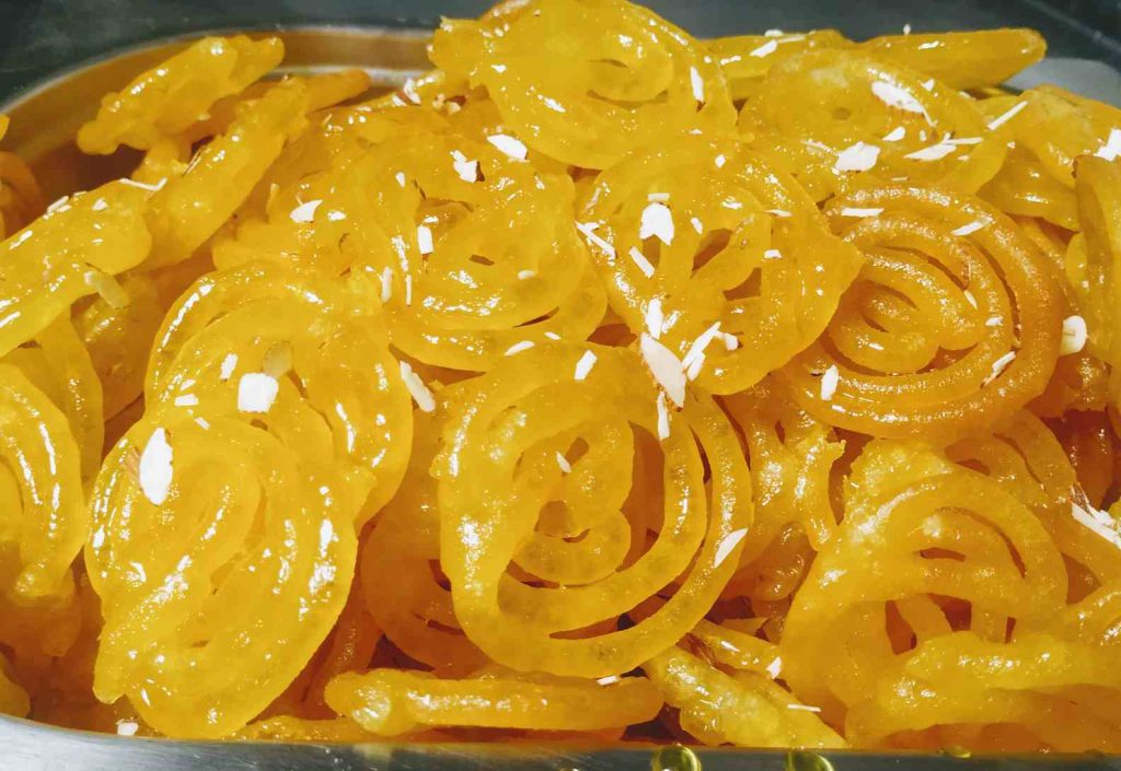 Menjelajahi Ragam Dessert Pakistan: Dari Gulab Jamun hingga Barfi ...